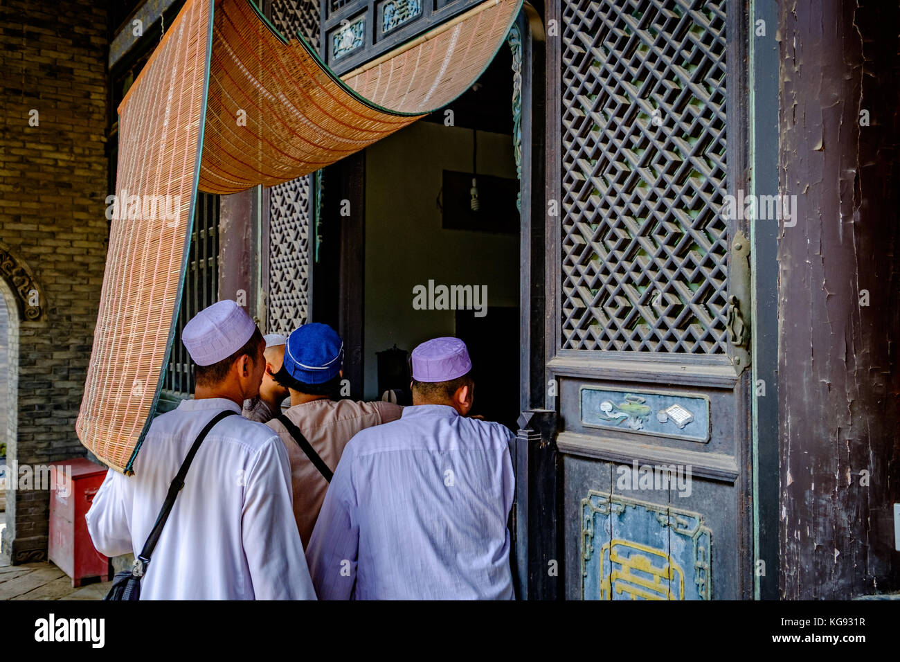 Men praying in Chinese mosque of Xi'an - August 2017 Stock Photo - Alamy