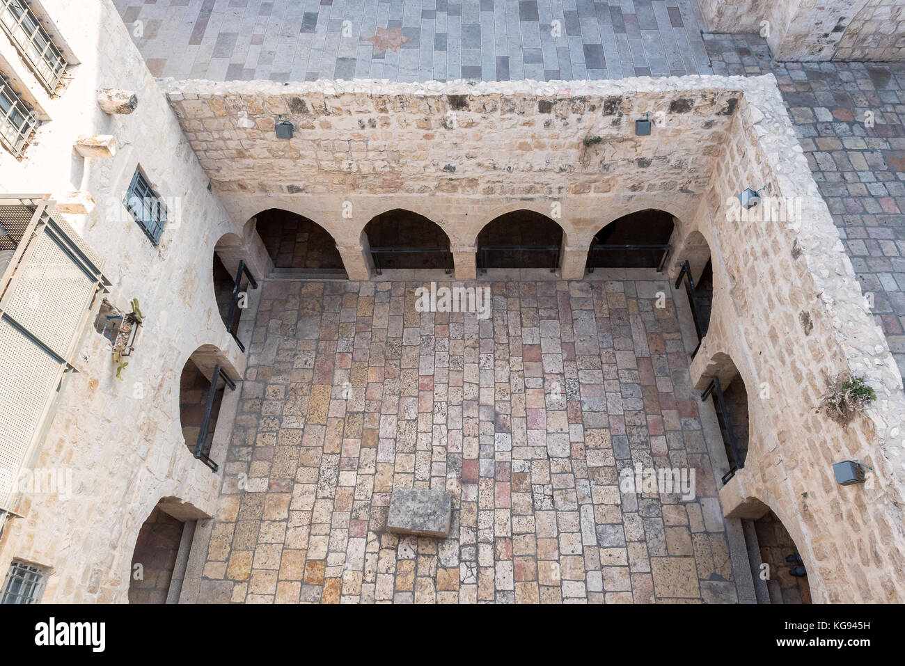 Temple courtyard jerusalem hi-res stock photography and images - Alamy