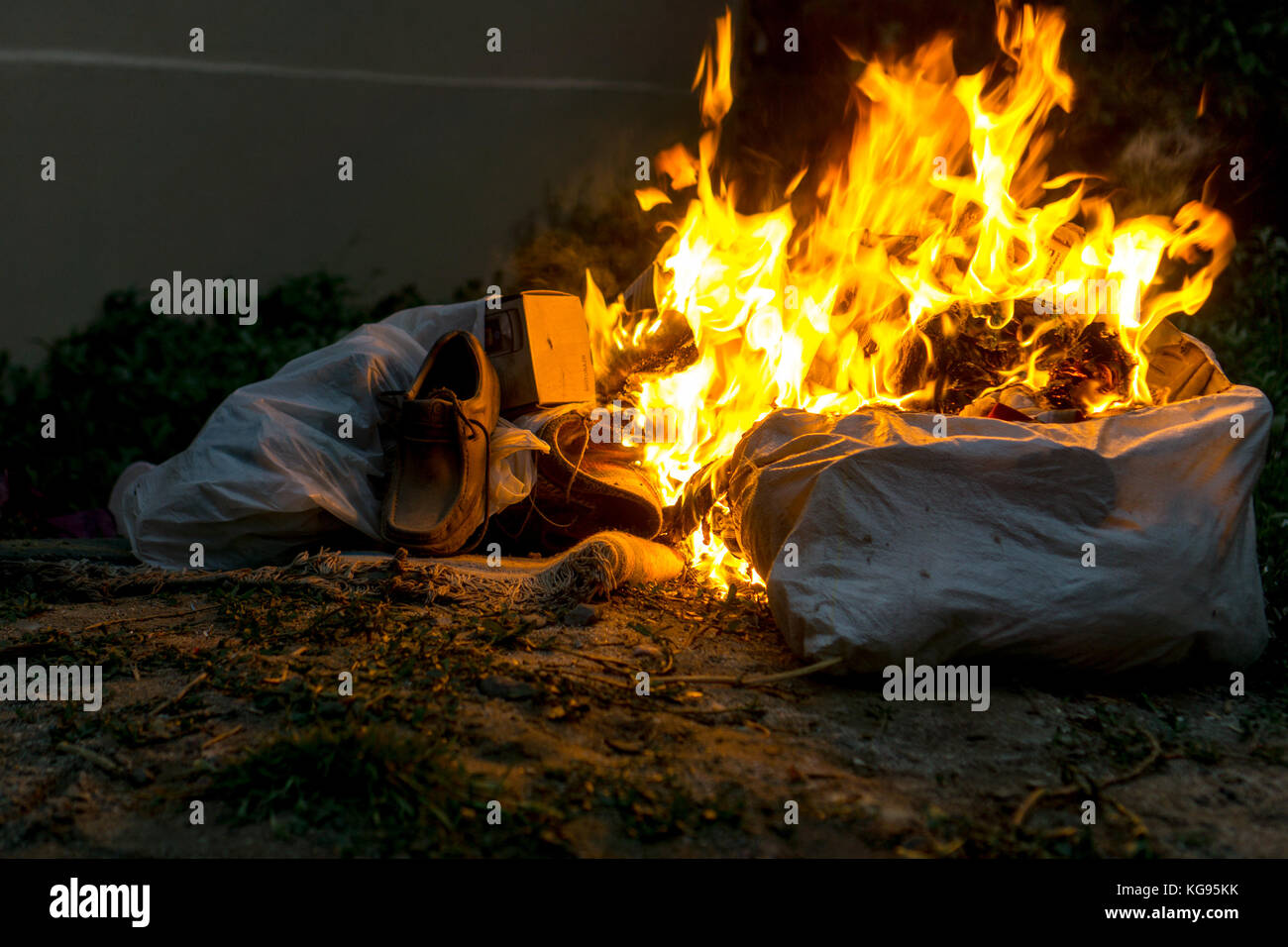 Burning trash hi-res stock photography and images - Alamy