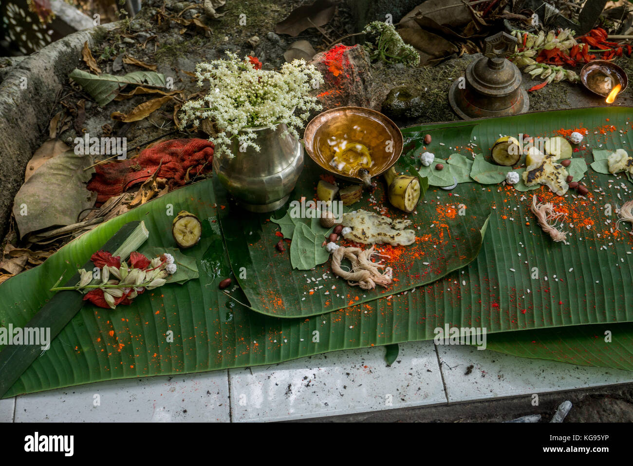 Puja at the Tree Temple (for rain Stock Photo - Alamy