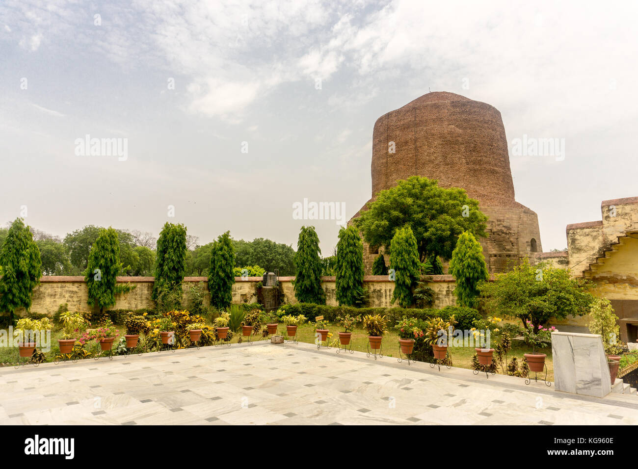 Buddhist monuments, sarnath hi-res stock photography and images - Alamy