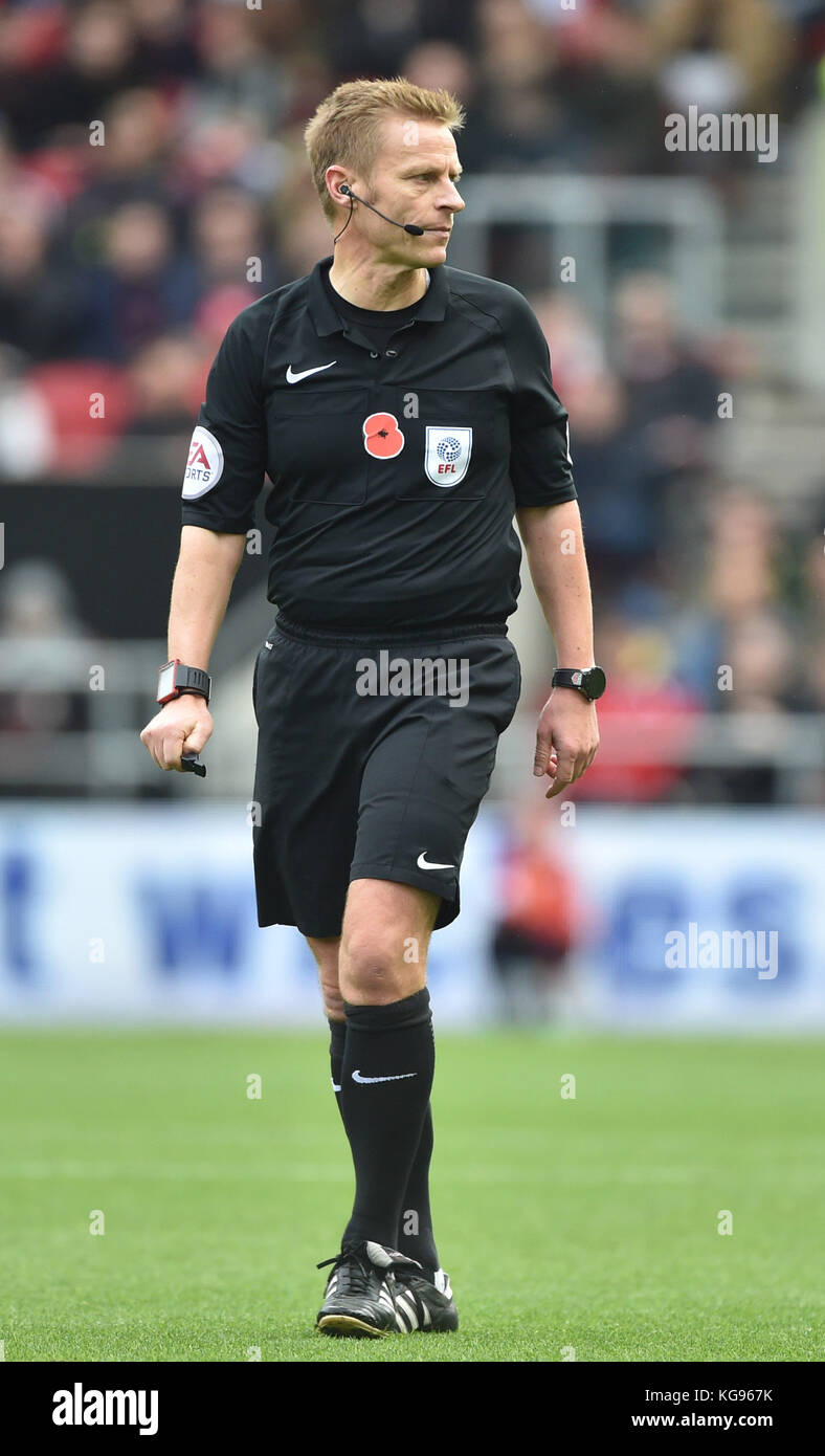 Referee Mike Jones during the Sky Bet Championship match at Ashton Gate ...