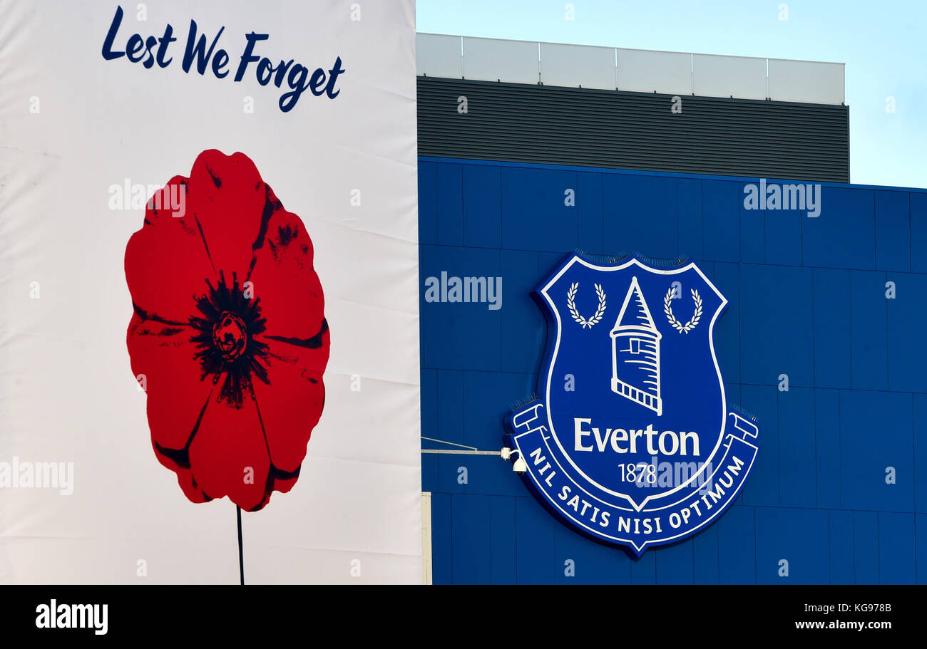 Everton badge hi-res stock photography and images - Alamy