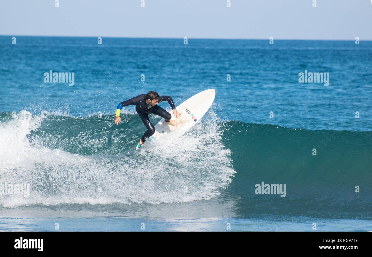 Happy holidaymaker mobile hi-res stock photography and images - Alamy