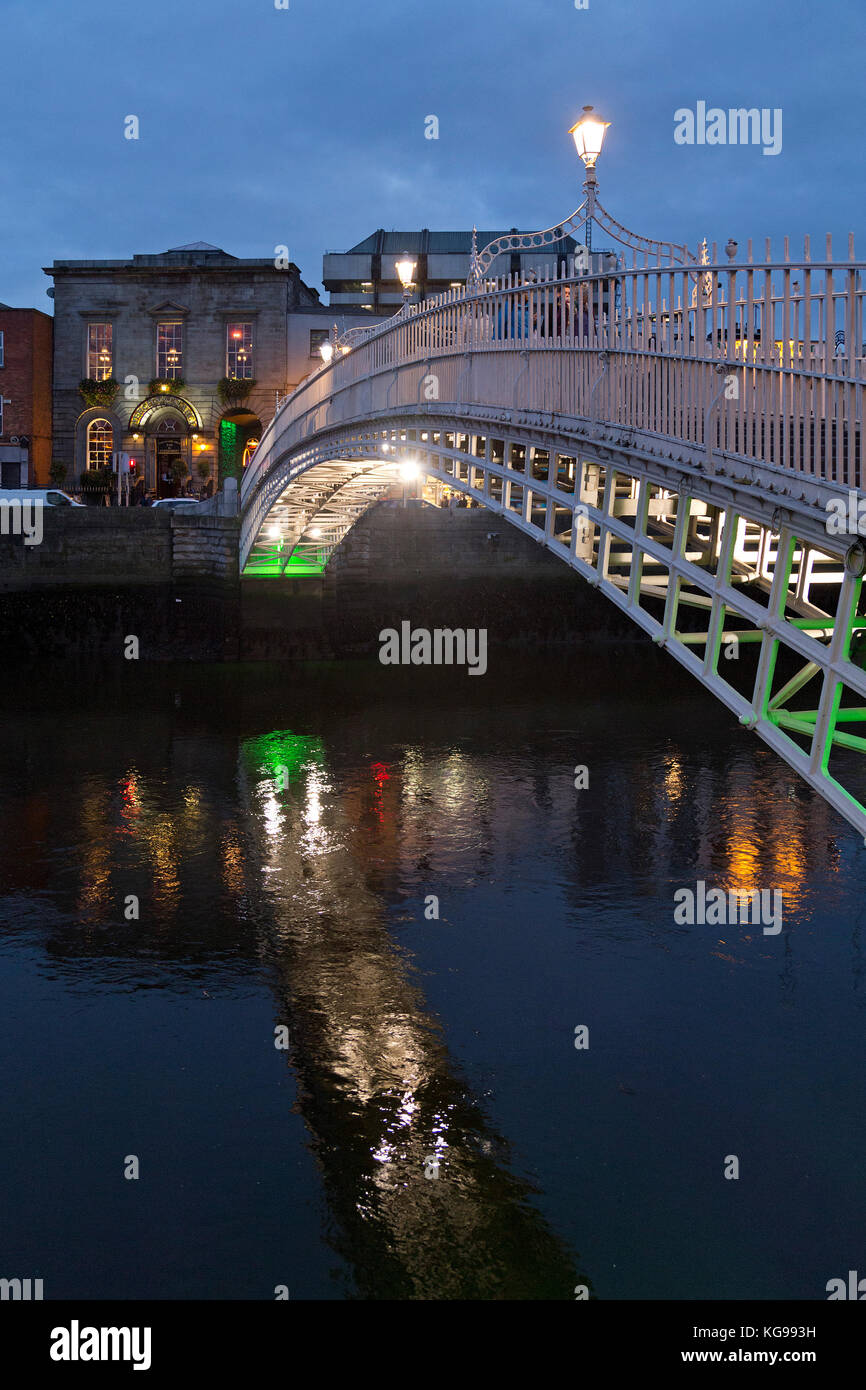 Halfpenny Bridge, Dublin, Ireland Stock Photo - Alamy