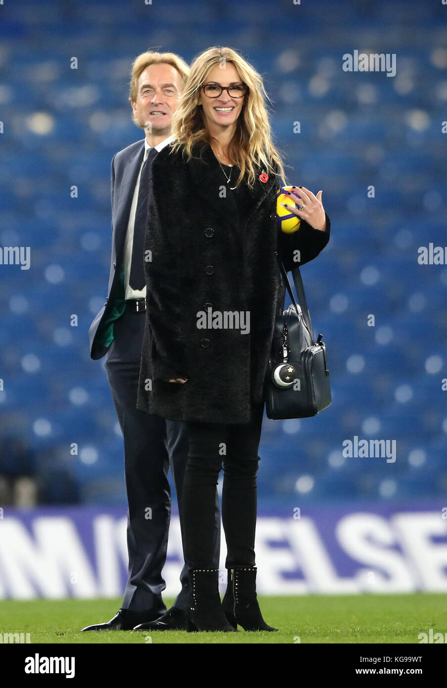 American actress julia roberts on pitch hi-res stock photography and ...