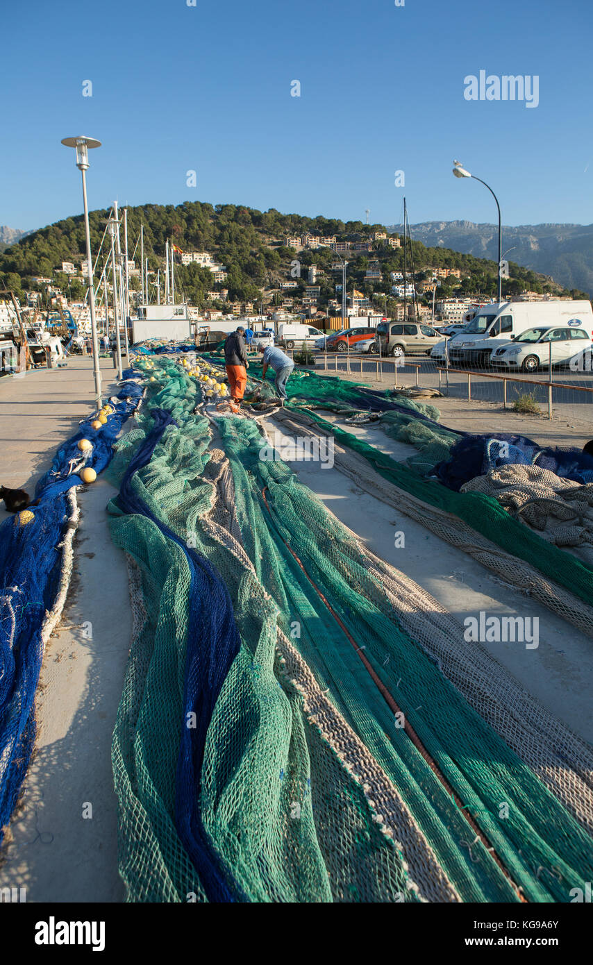 Drying fishing nets hi-res stock photography and images - Alamy