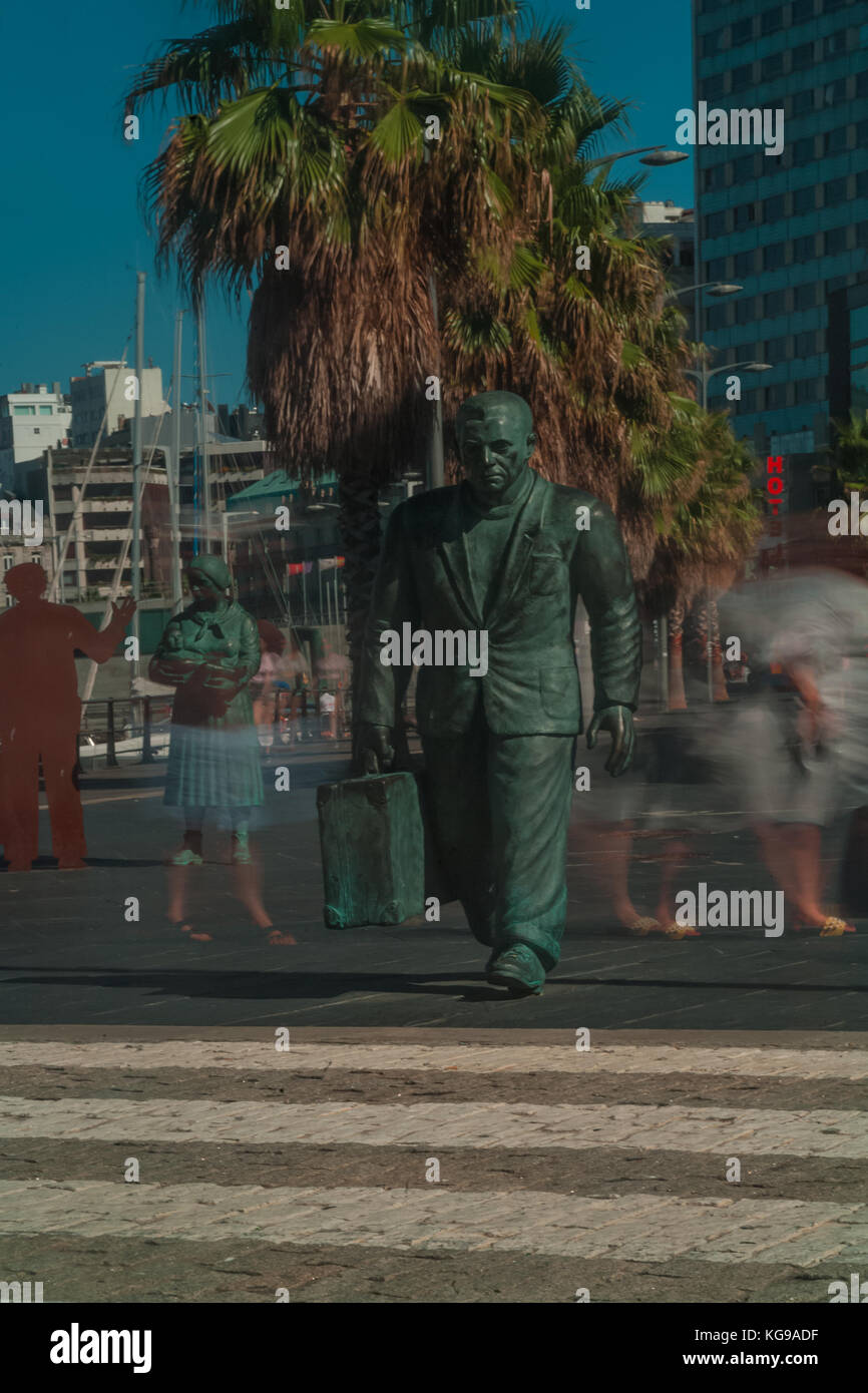 Immigrant statues hi-res stock photography and images - Alamy