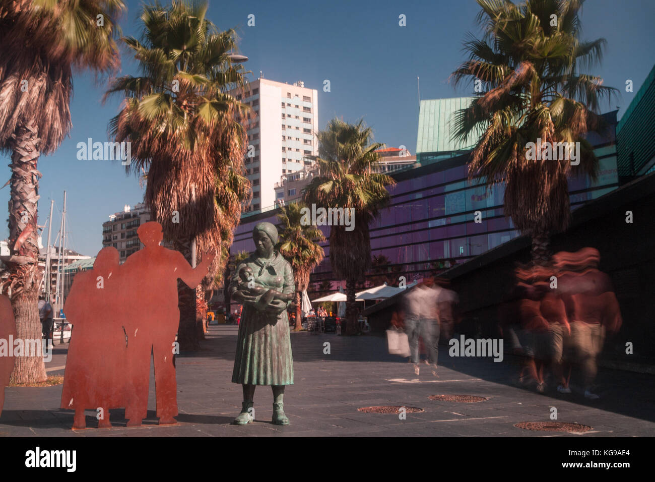 Immigrant statues hi-res stock photography and images - Alamy