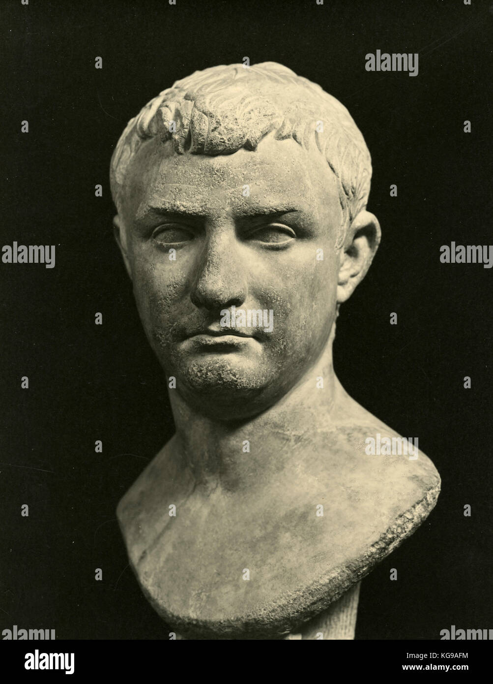 Marble head statue of Pompeus Magnus Stock Photo - Alamy