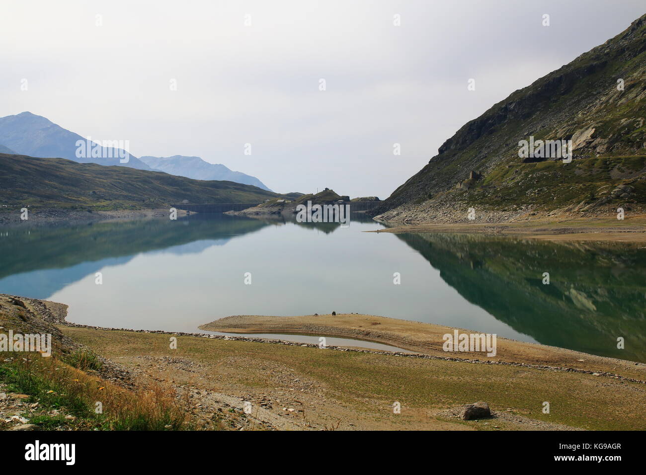 Lago di Montespluga, Stausee, am Spluegen Pass in Italien, Lombardei ...
