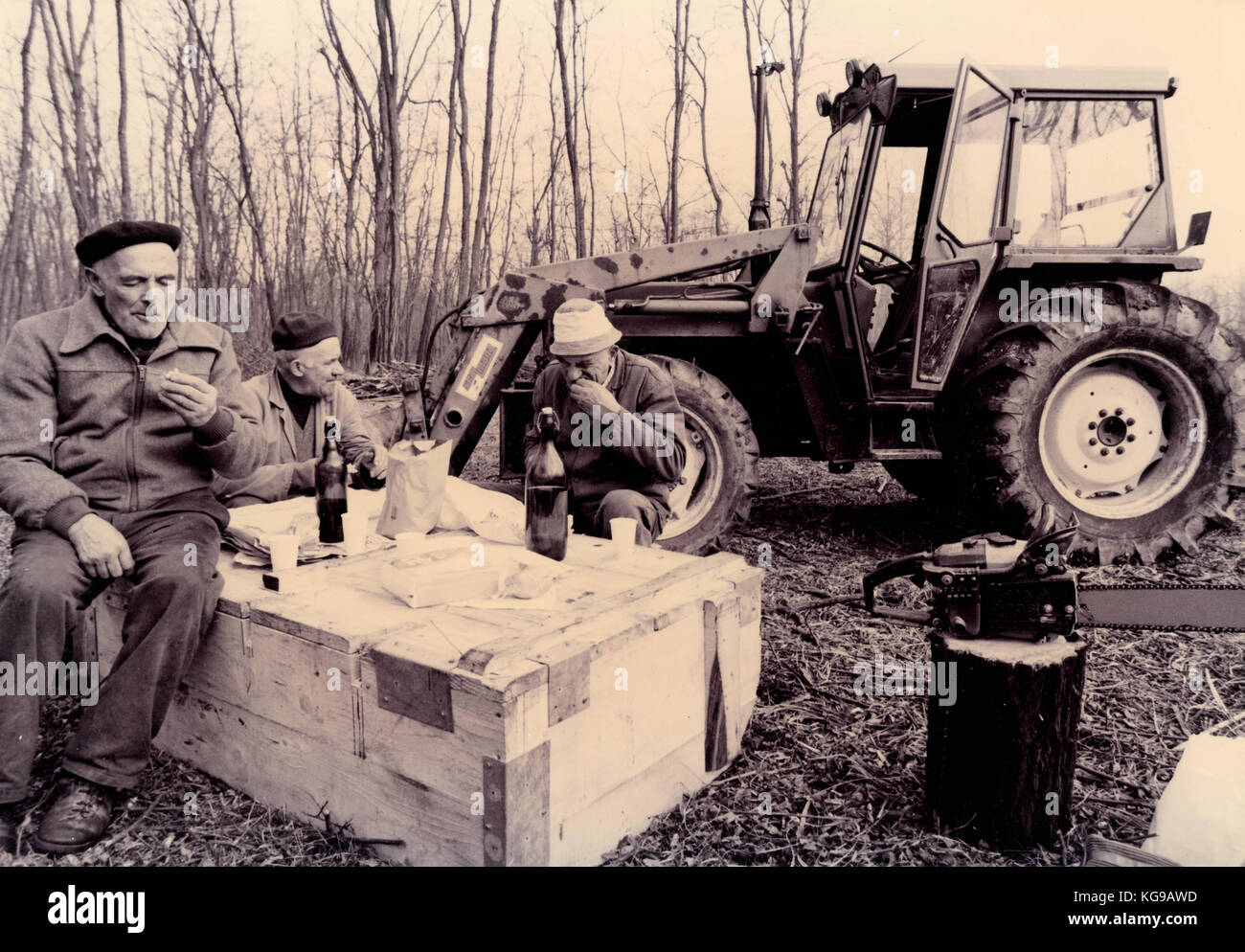 Workers break 1950s hi-res stock photography and images - Alamy