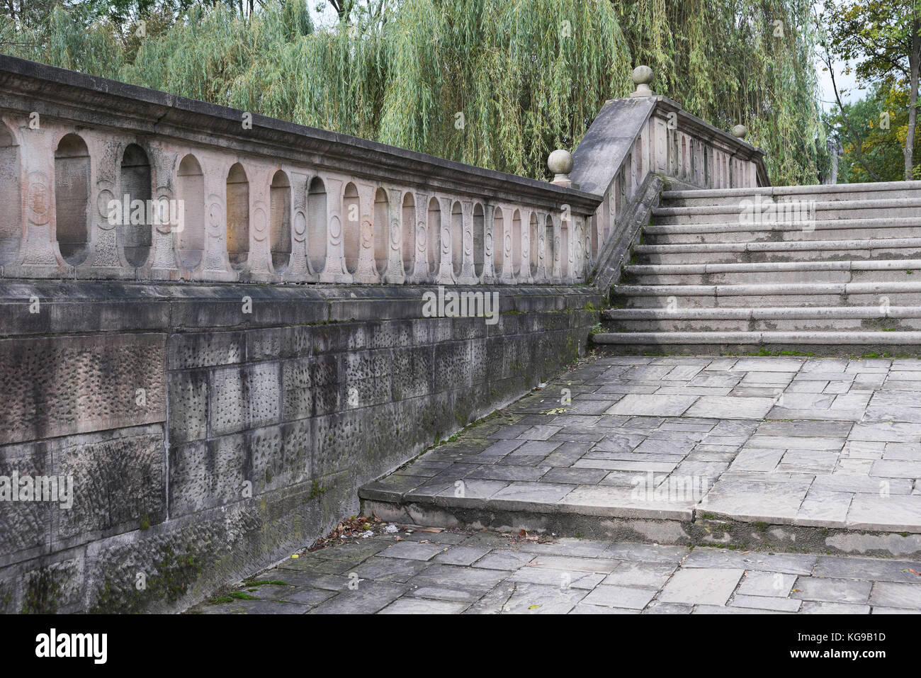 Footbridge over creek hi-res stock photography and images - Alamy