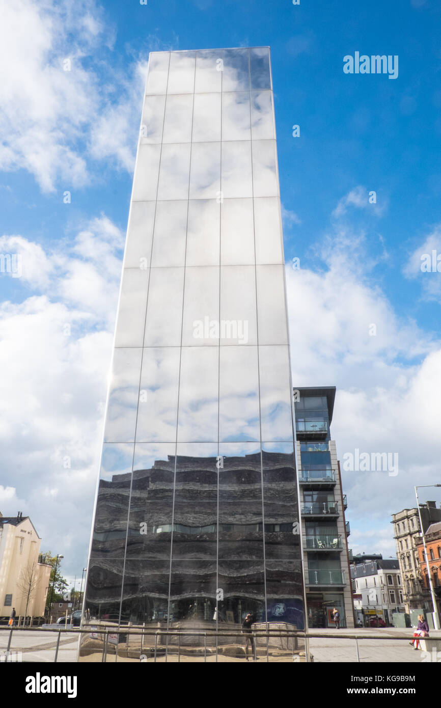 Water sculpture cardiff bay hi-res stock photography and images - Alamy