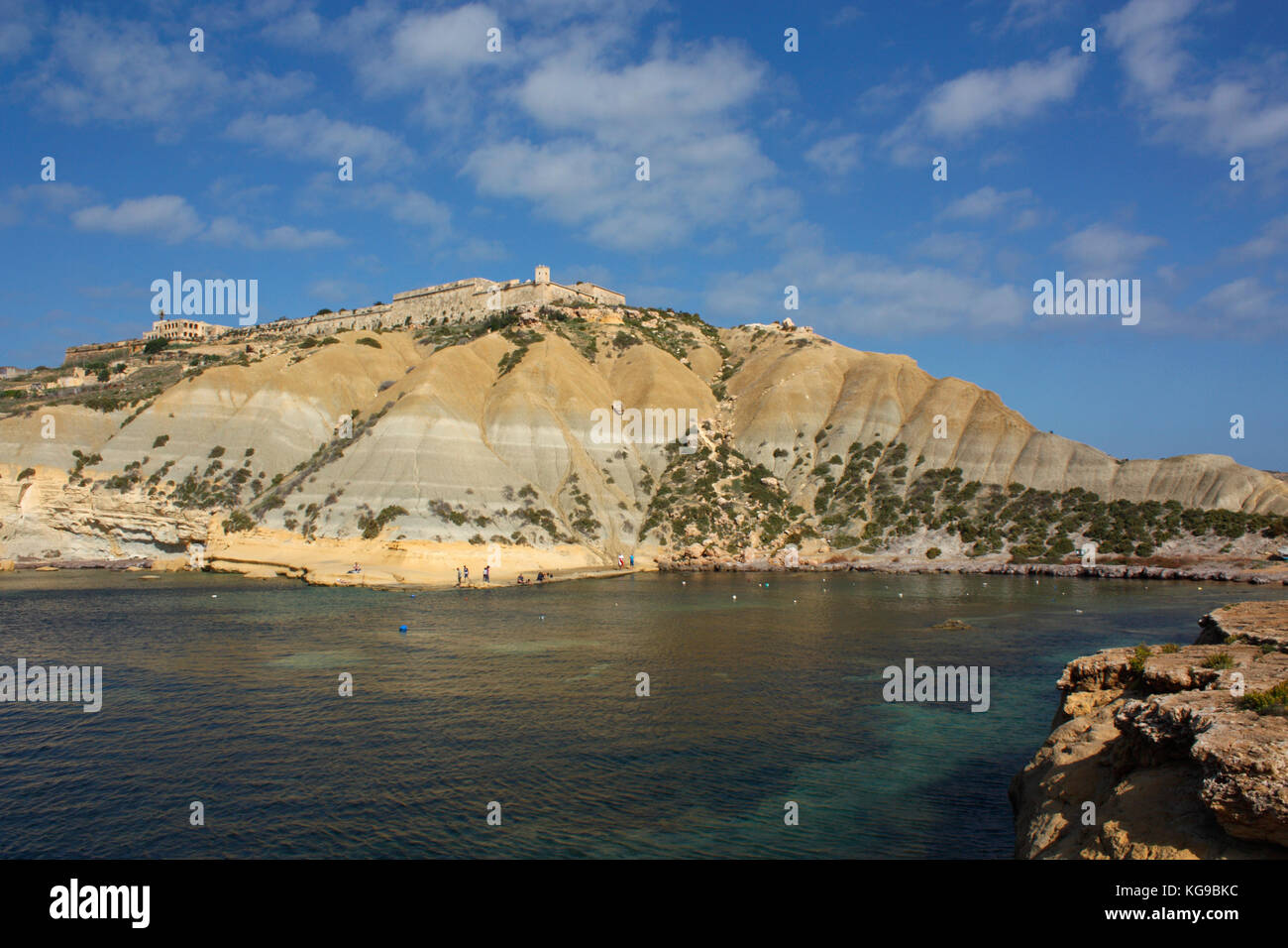 Gozo, Malta. Bay at ix-Xatt l-Ahmar overlooked by Fort Chambray Stock ...