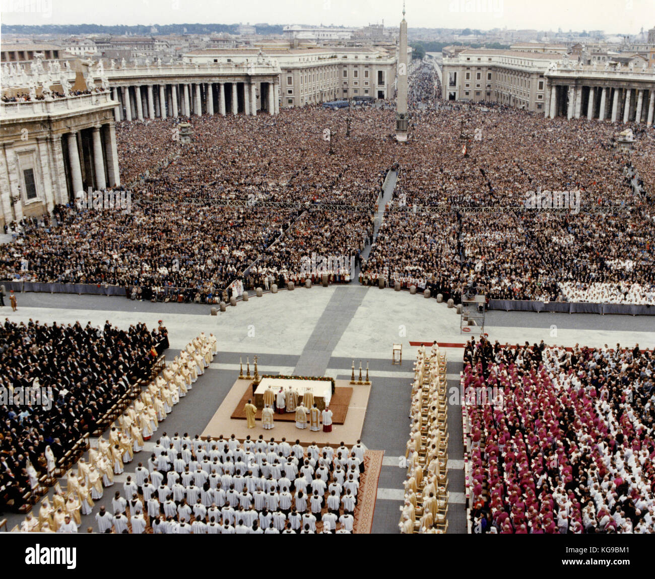 Incoronation of Pope John Paul I in St Peter's square, Vatican City ...