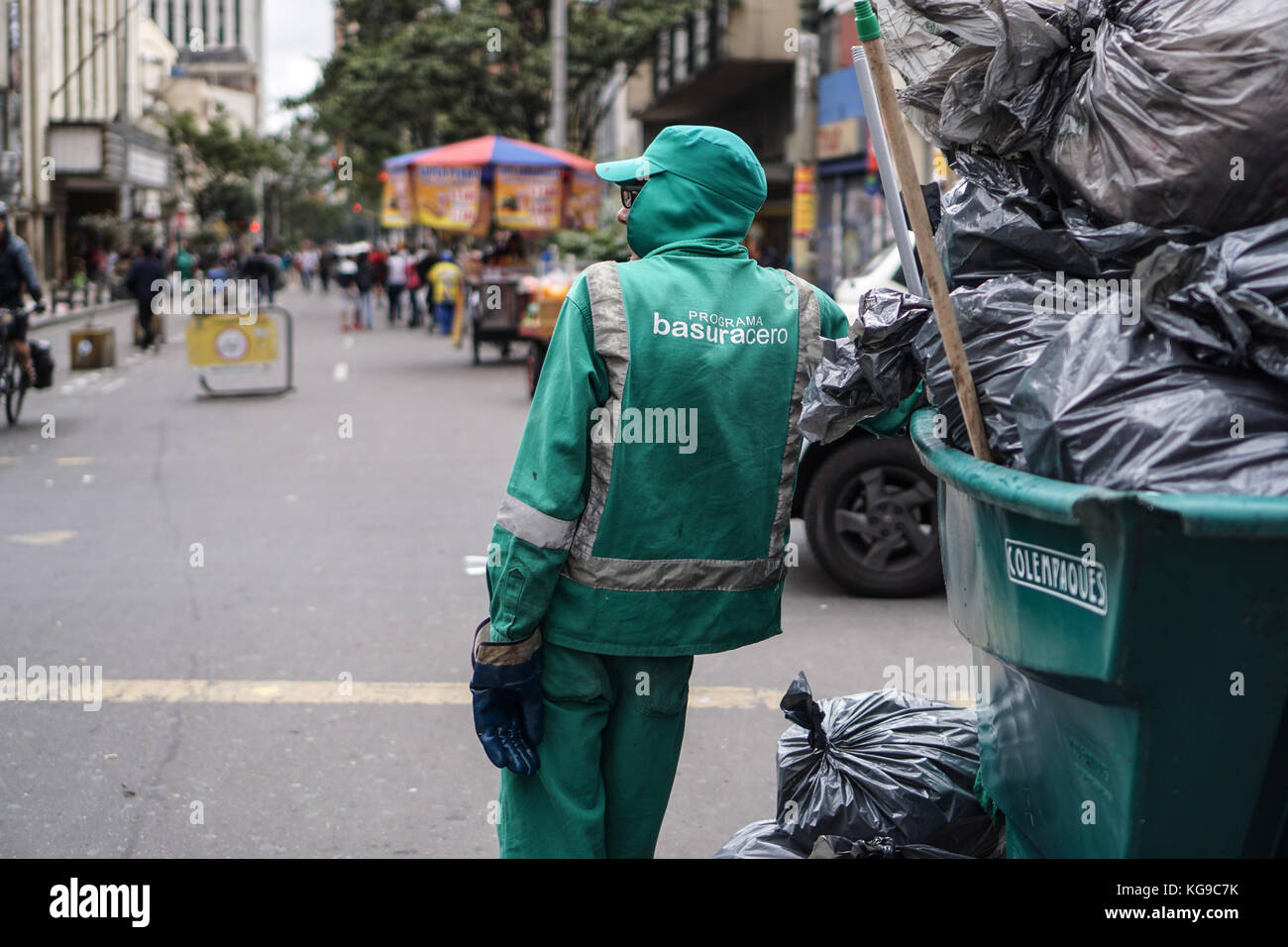 Dustbin man uk hi-res stock photography and images - Alamy