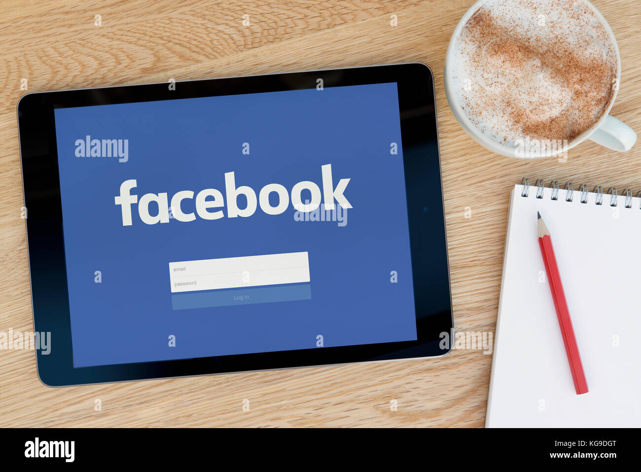Facebook login page hi-res stock photography and images - Alamy