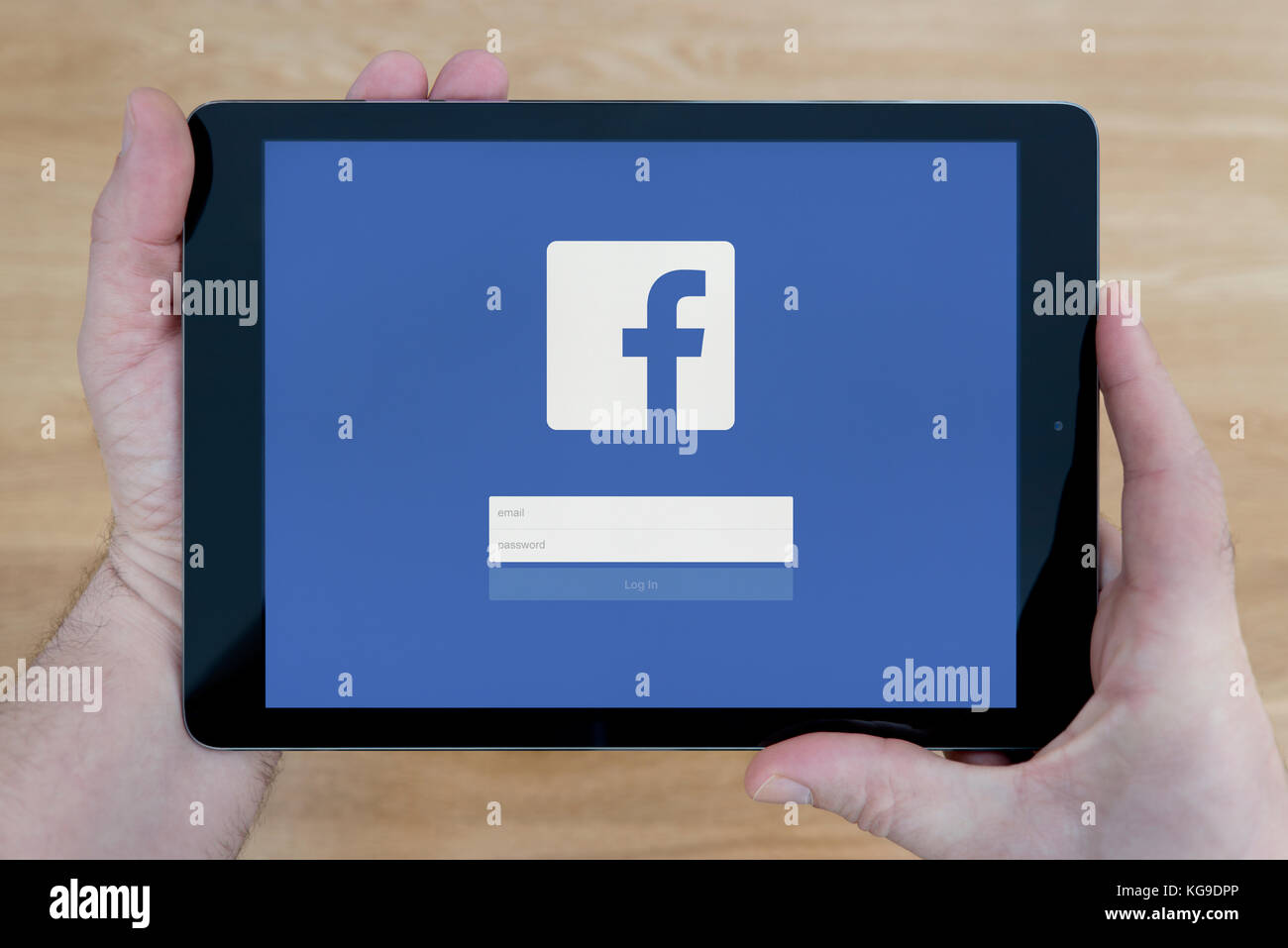 Facebook login page hi-res stock photography and images - Alamy