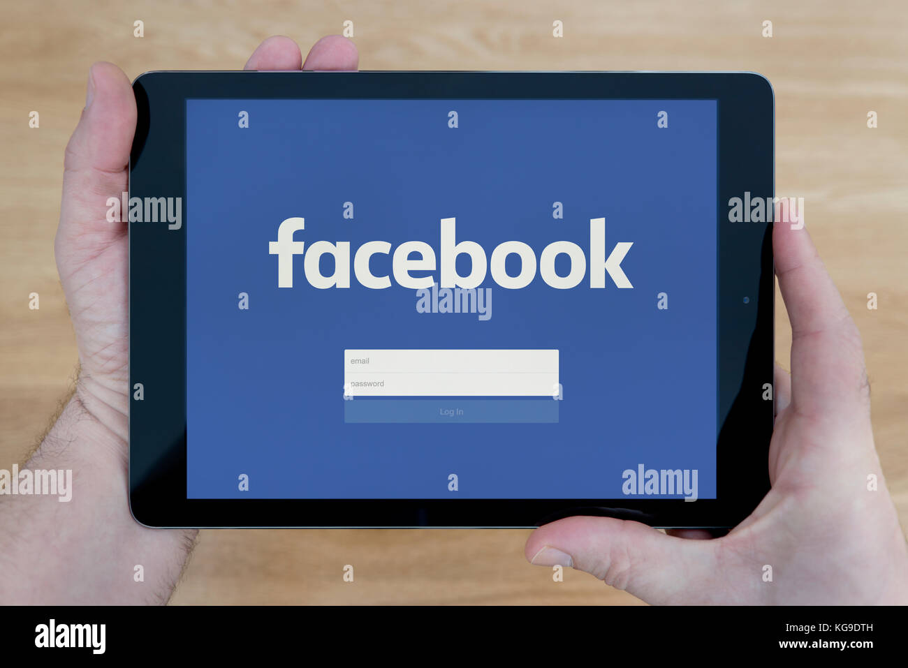 Facebook login page hi-res stock photography and images - Alamy