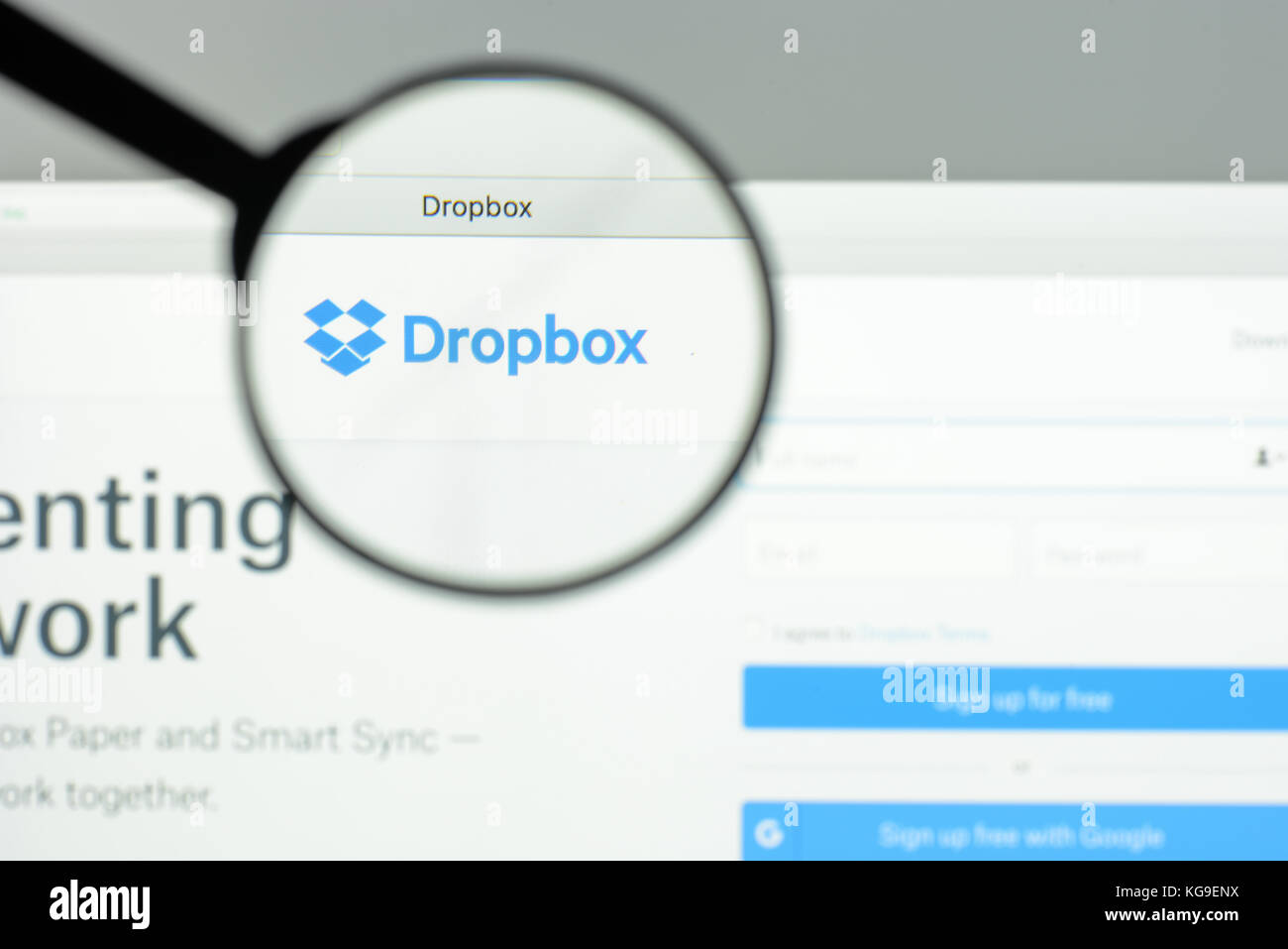 Dropbox symbol hi-res stock photography and images - Alamy