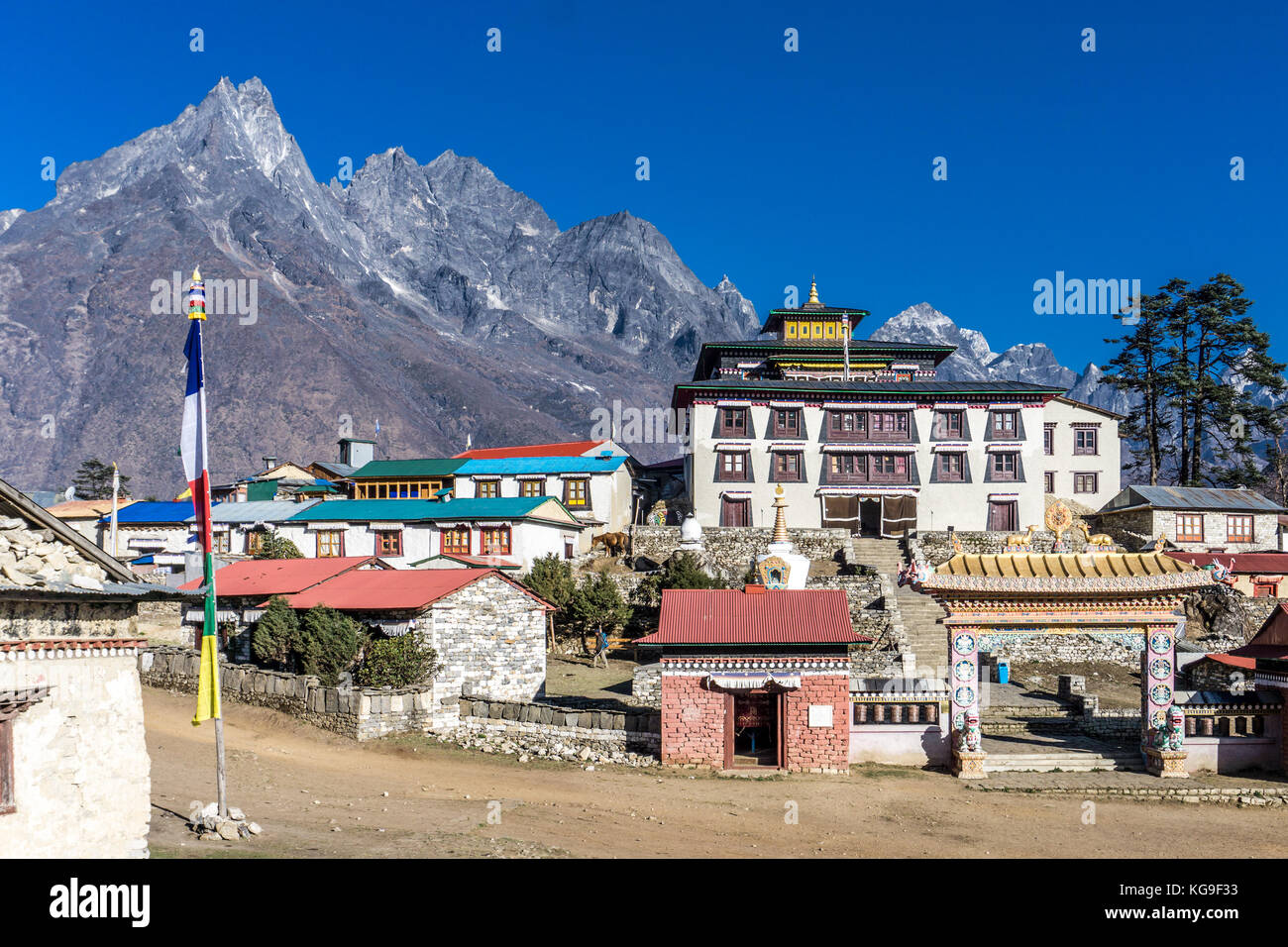 Tengboche buddhist monastery tengboche village hi-res stock photography ...