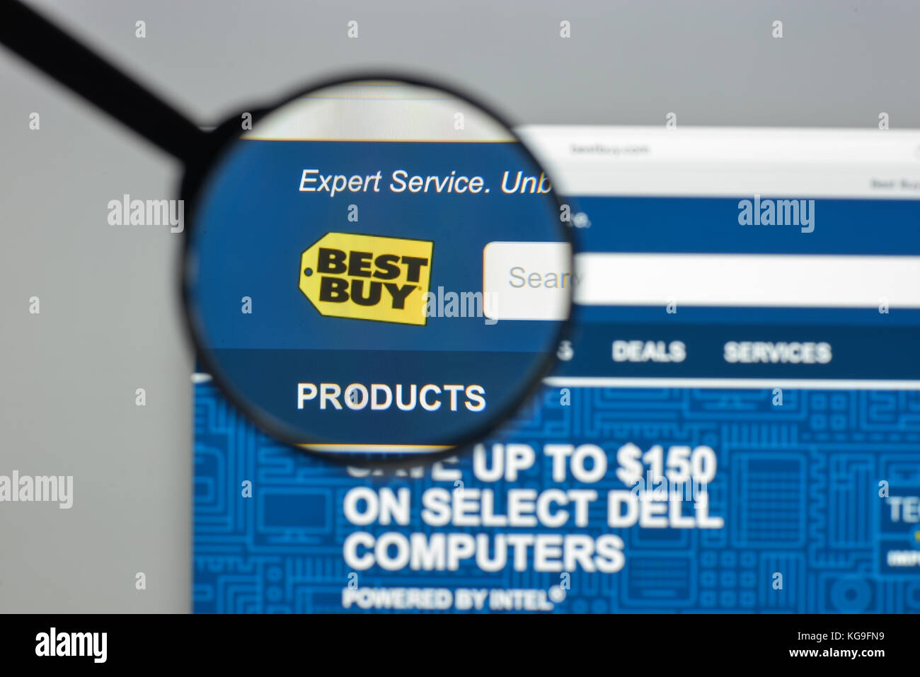 Bestbuy electronic store hi-res stock photography and images - Alamy