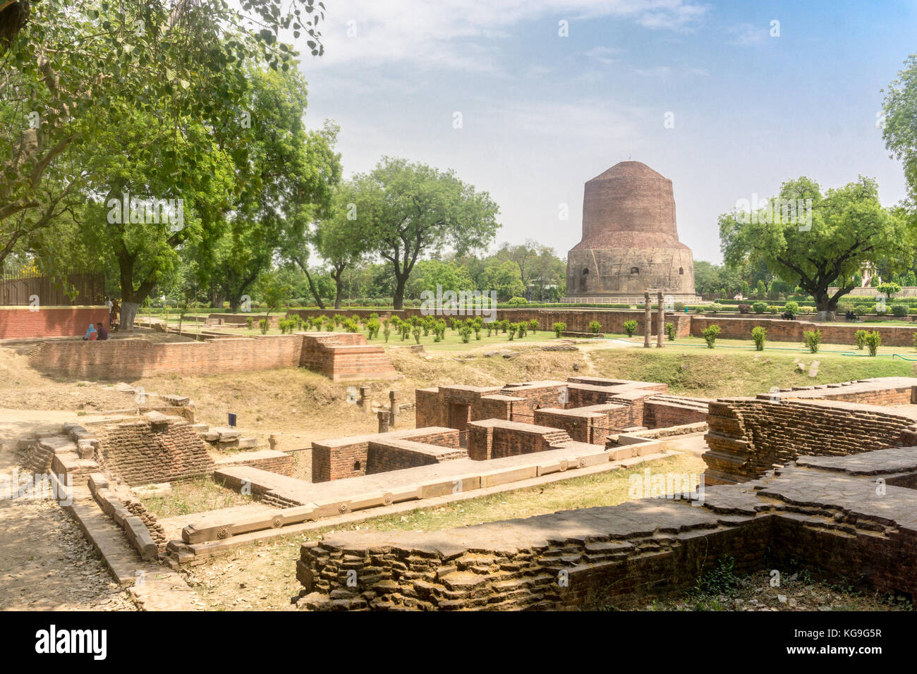Stupa dhamek sarnath varanasi hi-res stock photography and images - Alamy