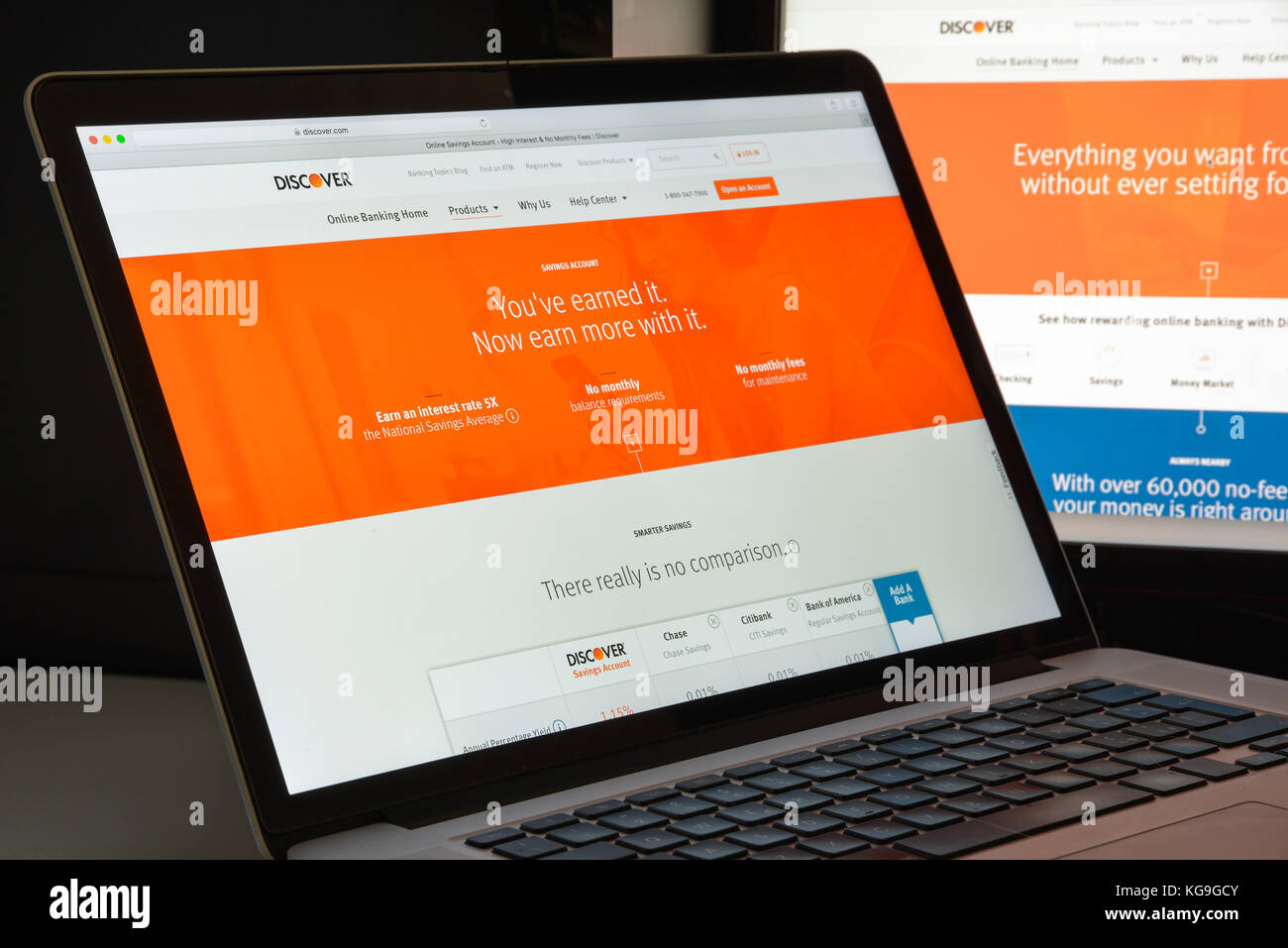 Discover bank logo hi-res stock photography and images - Alamy