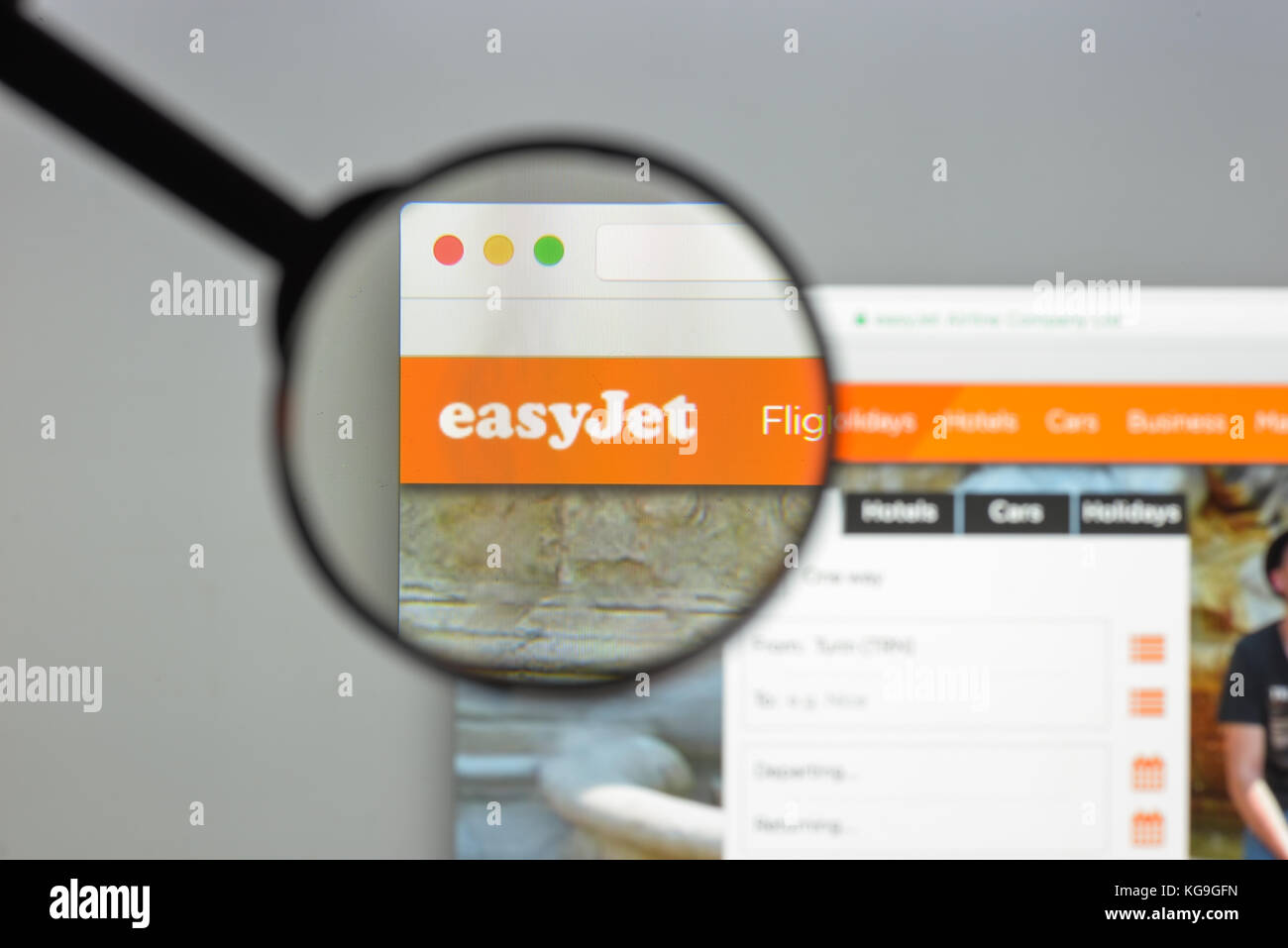 Airline easyjet website hi-res stock photography and images - Alamy