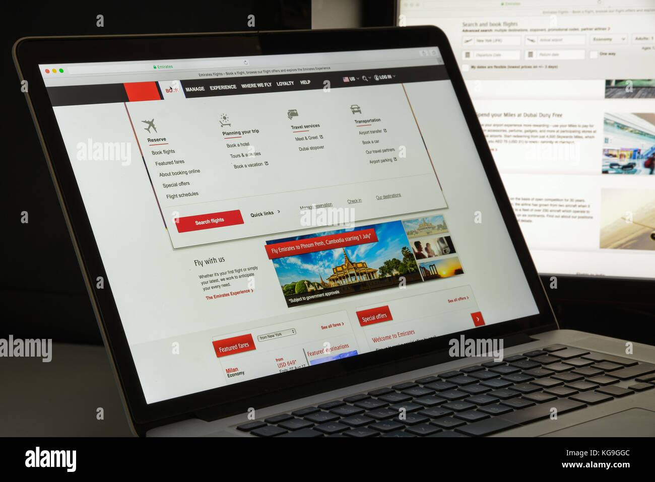 Dubai emirates airline logo hi-res stock photography and images - Alamy