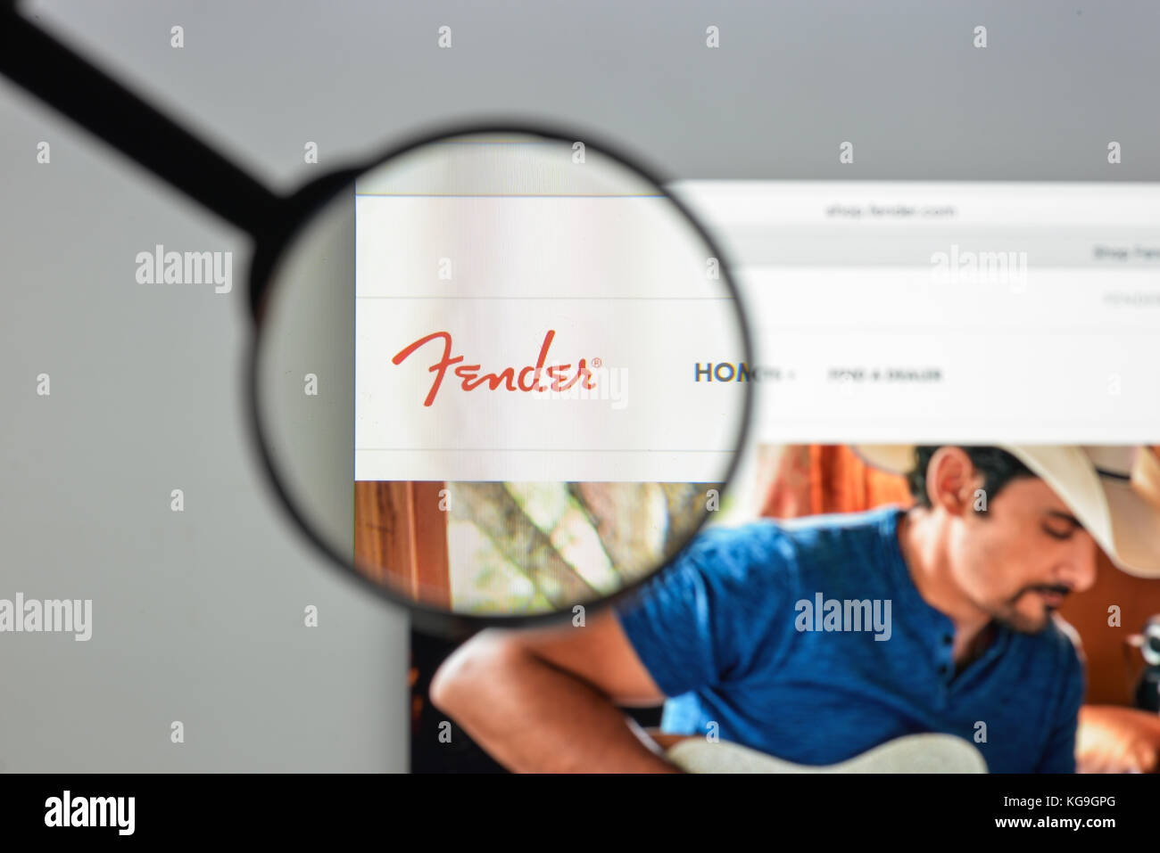 Fender logo hi-res stock photography and images - Alamy