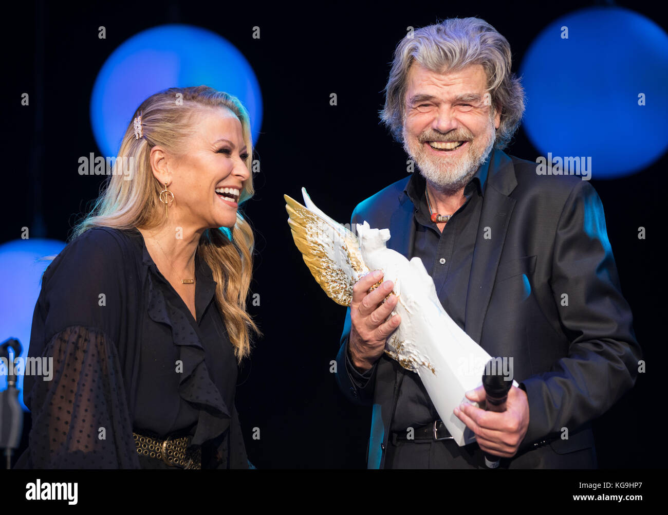 Frankfurt am Main, Germany. 04th Nov, 2017. Singer Anastacia presents ...