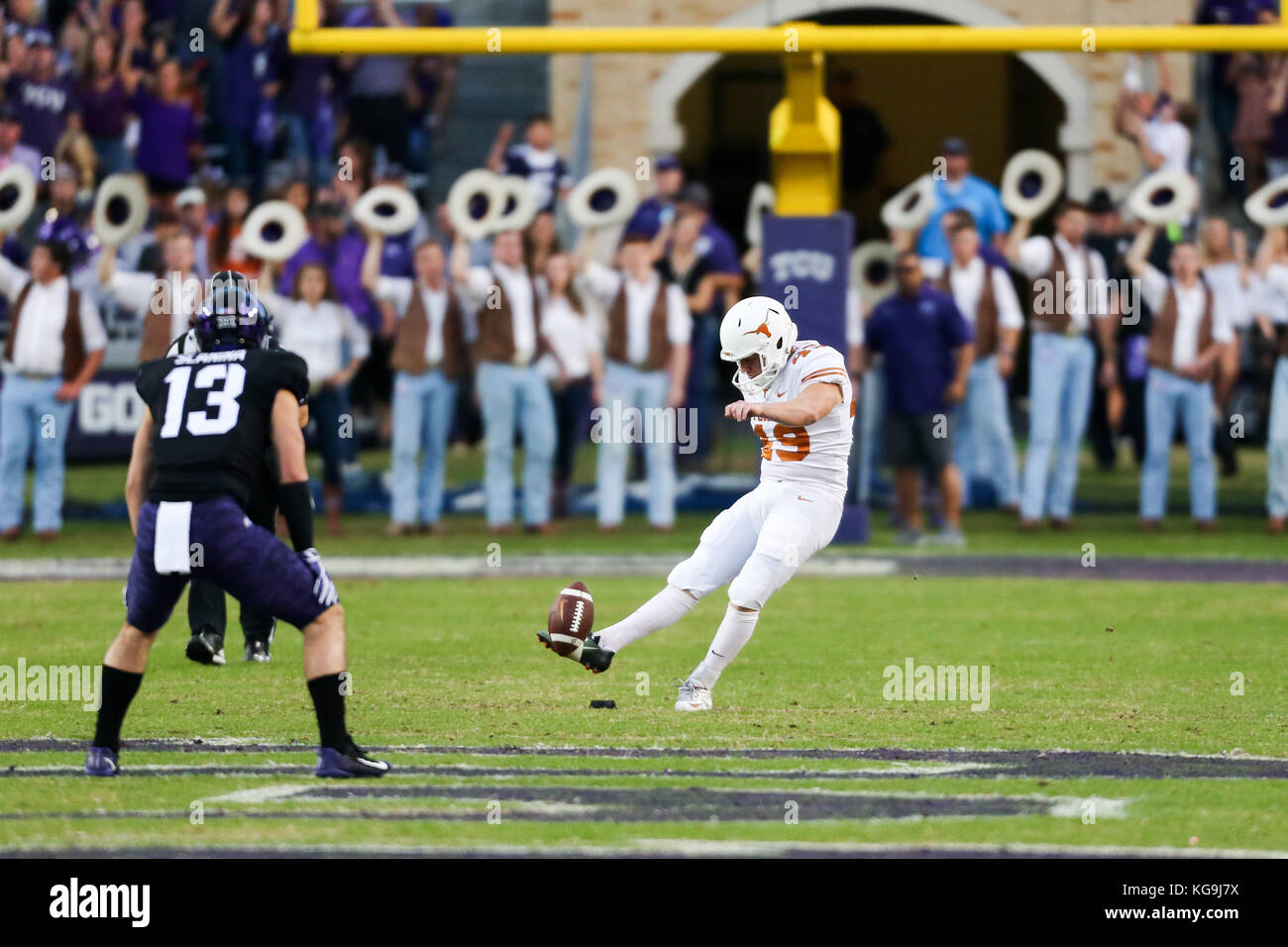 Fort Worth, Texas, USA. 4th Nov, 2017. University of Texas PK Joshua ...