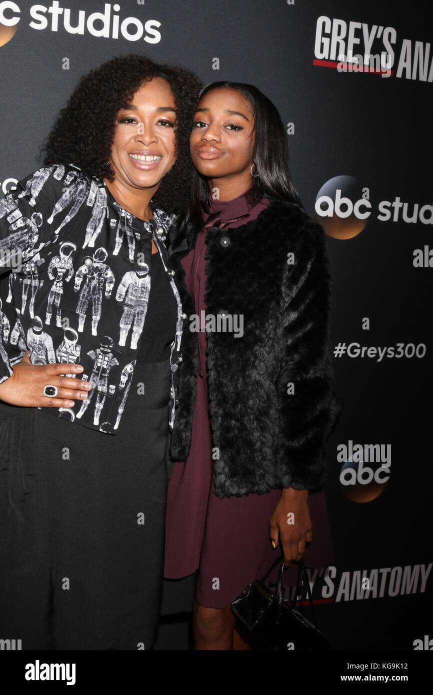 Shonda rhimes greys anatomy hi-res stock photography and images - Alamy