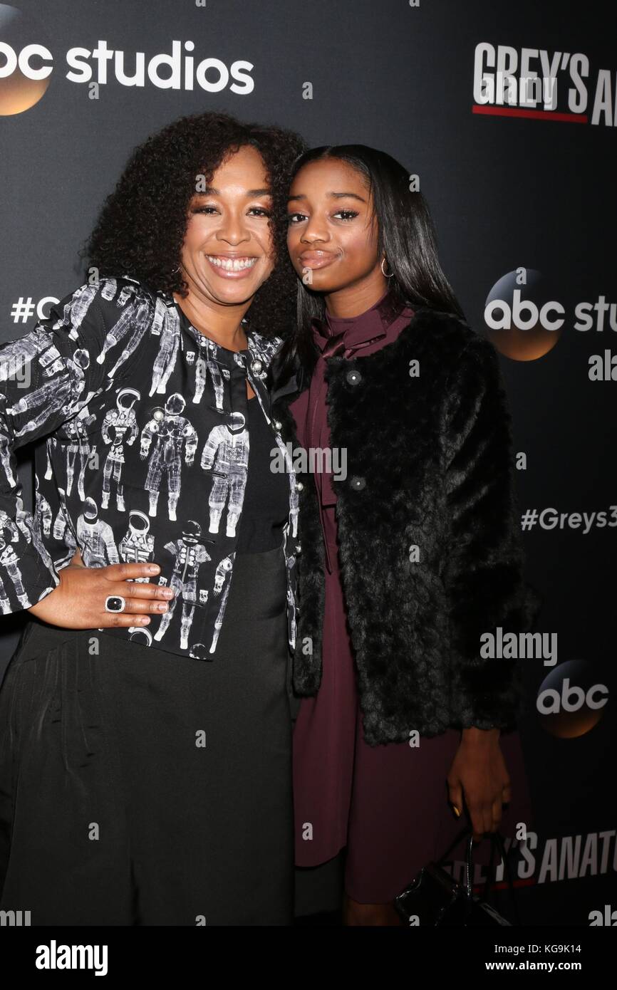 Shonda rhimes greys anatomy hi-res stock photography and images - Alamy