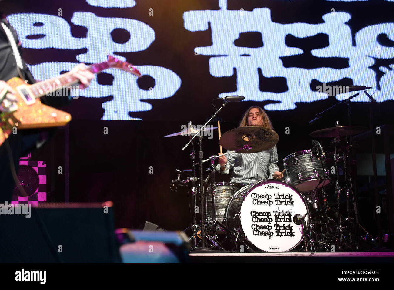 Pembroke Pines, Florida, USA. 04th Nov, 2017. Robin Zander Jr of the ...