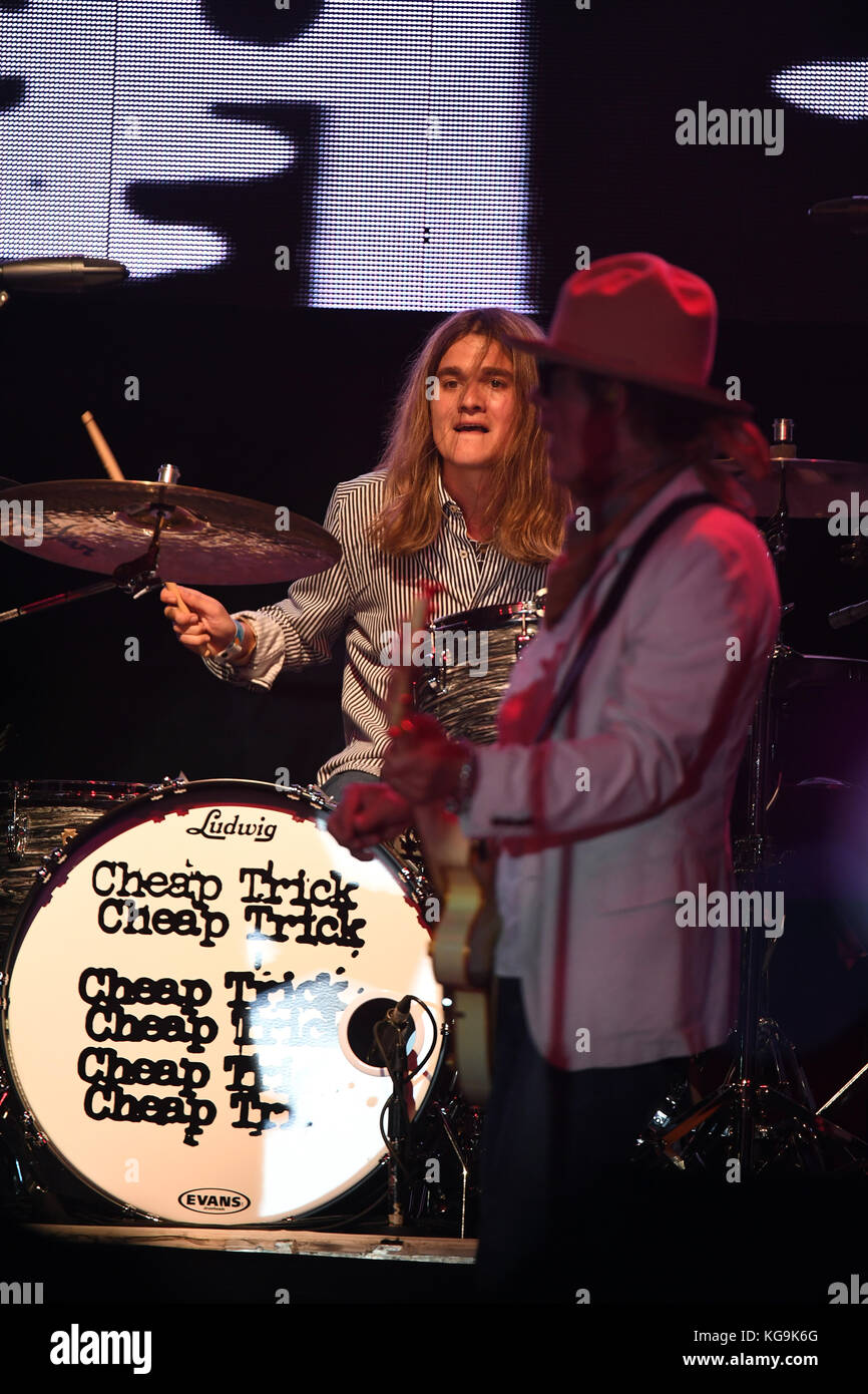 Pembroke Pines, Florida, USA. 04th Nov, 2017. Robin Zander Jr of the ...