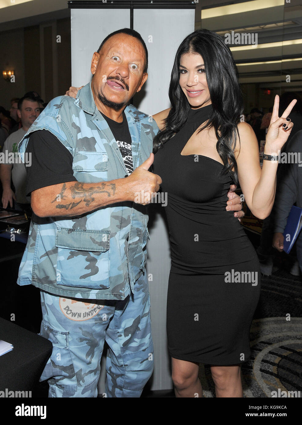 New York, NY, USA. 4th Nov, 2017. Buhwhacker Luke Williams and Rosa ...