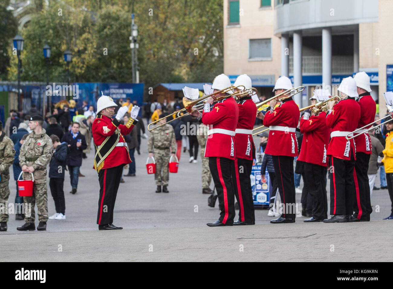 British military marching hi-res stock photography and images - Alamy