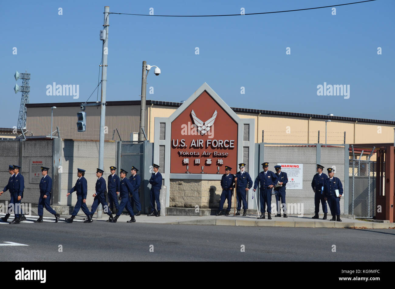 Tokyo, Japan. 5th Nov, 2017. Tokyo Police officers stand outside the ...
