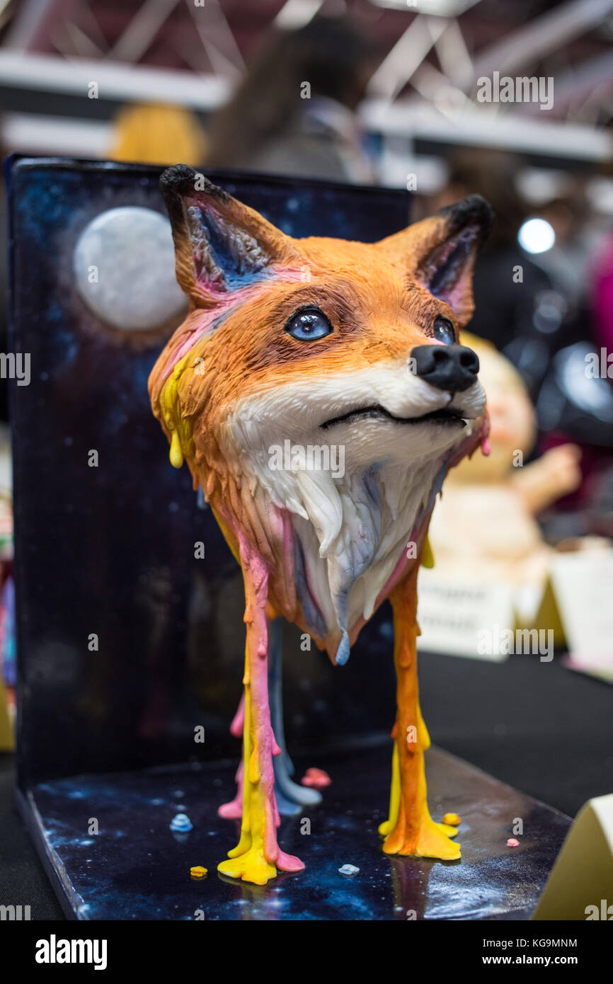 Birmingham, UK. 5th November, 2017. A Fox head cake at Cake ...