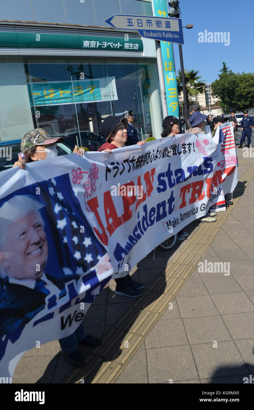 Tokyo, Japan. 5th Nov, 2017. People holds a banner and a sign as they ...
