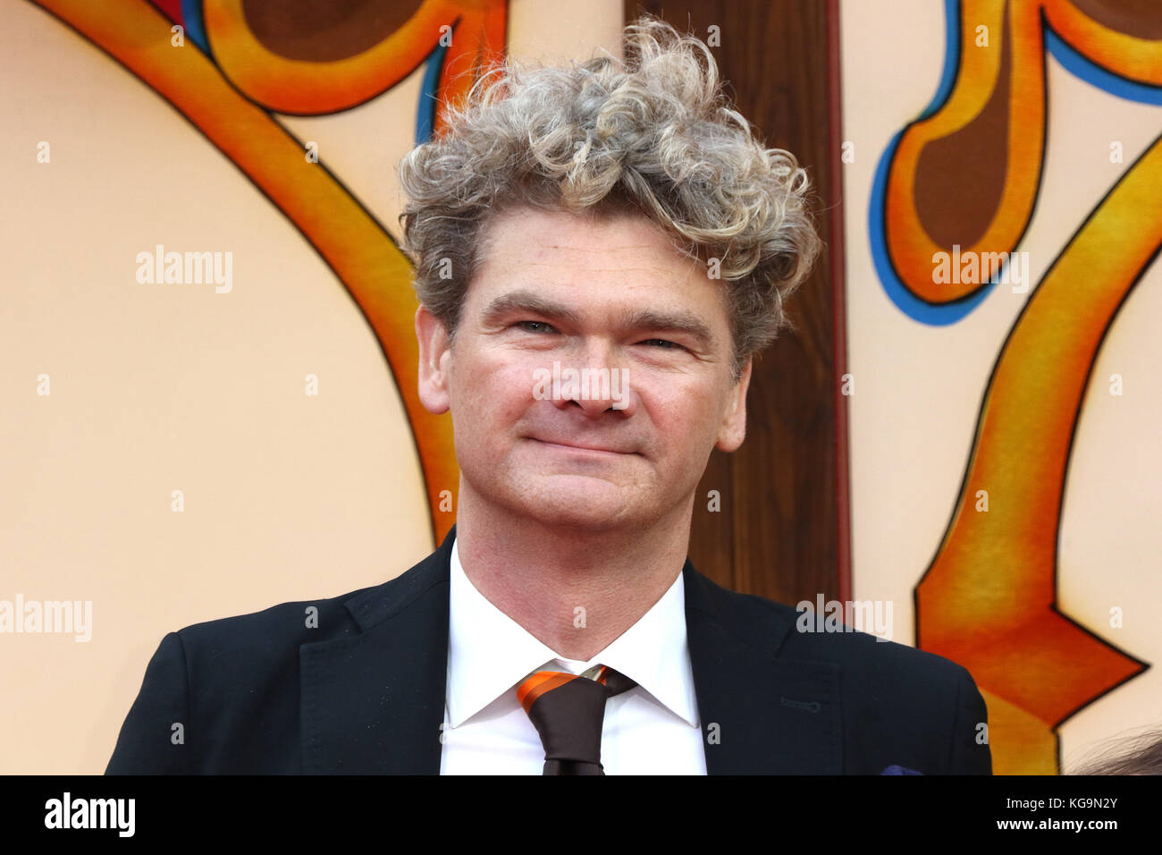 Simon farnaby paddington hi-res stock photography and images - Alamy
