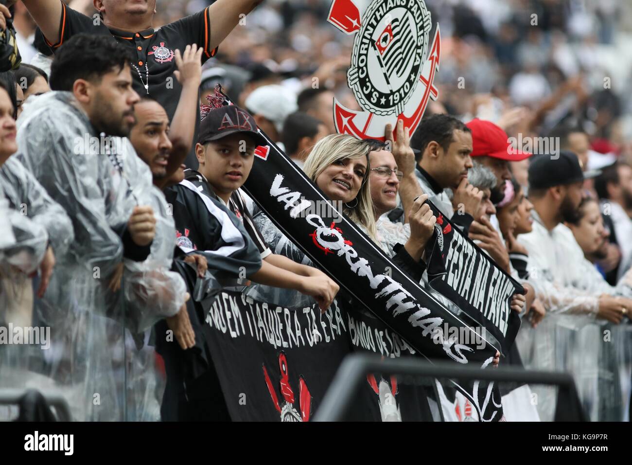 SÃO PAULO, SP - 05.11.2017: CORINTHIANS X PALMEIRAS - Corinthians fans ...