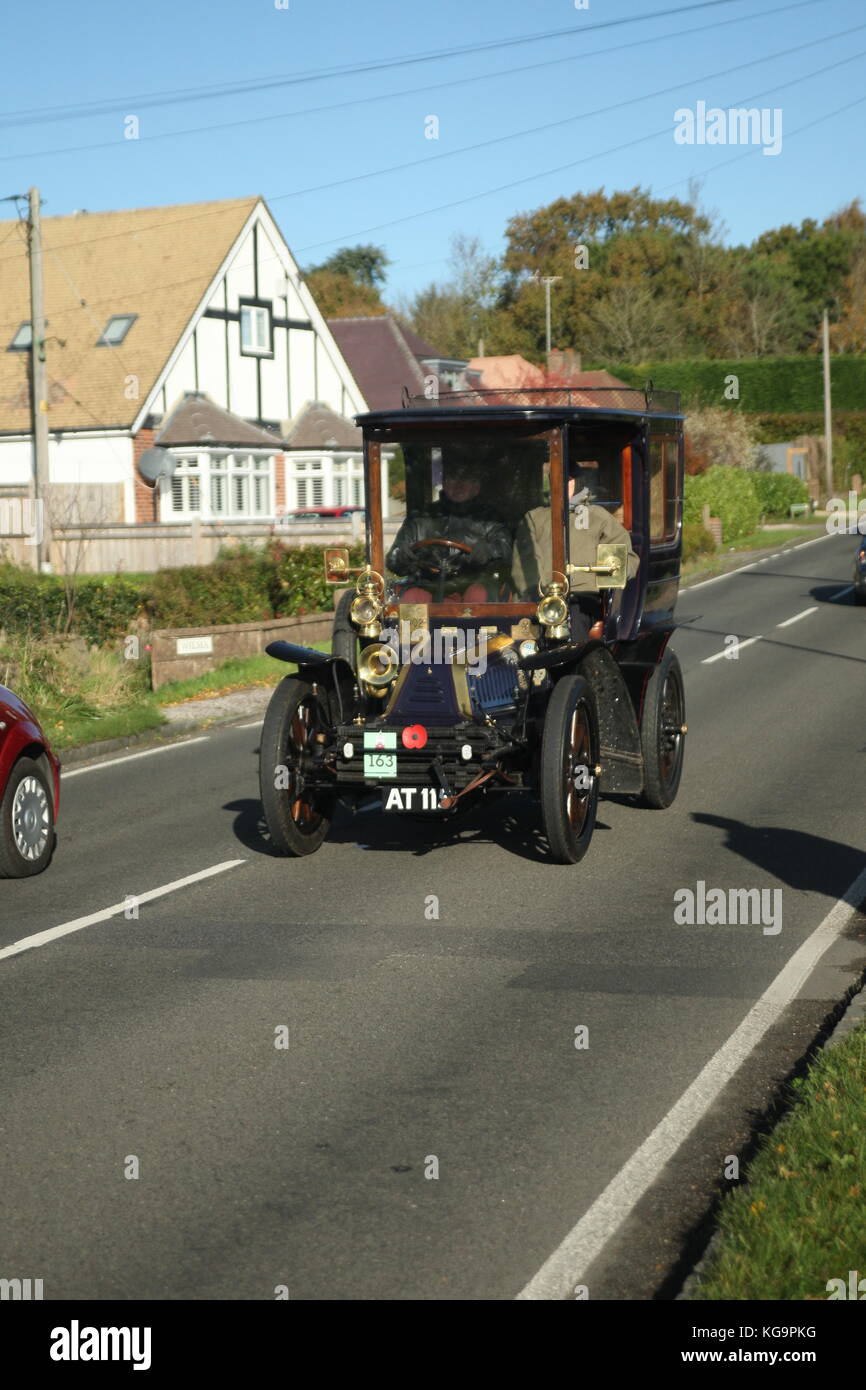 Sussex, UK. 5th Nov, 2017. Hundreds of pre-1905 veteran motor cars ...