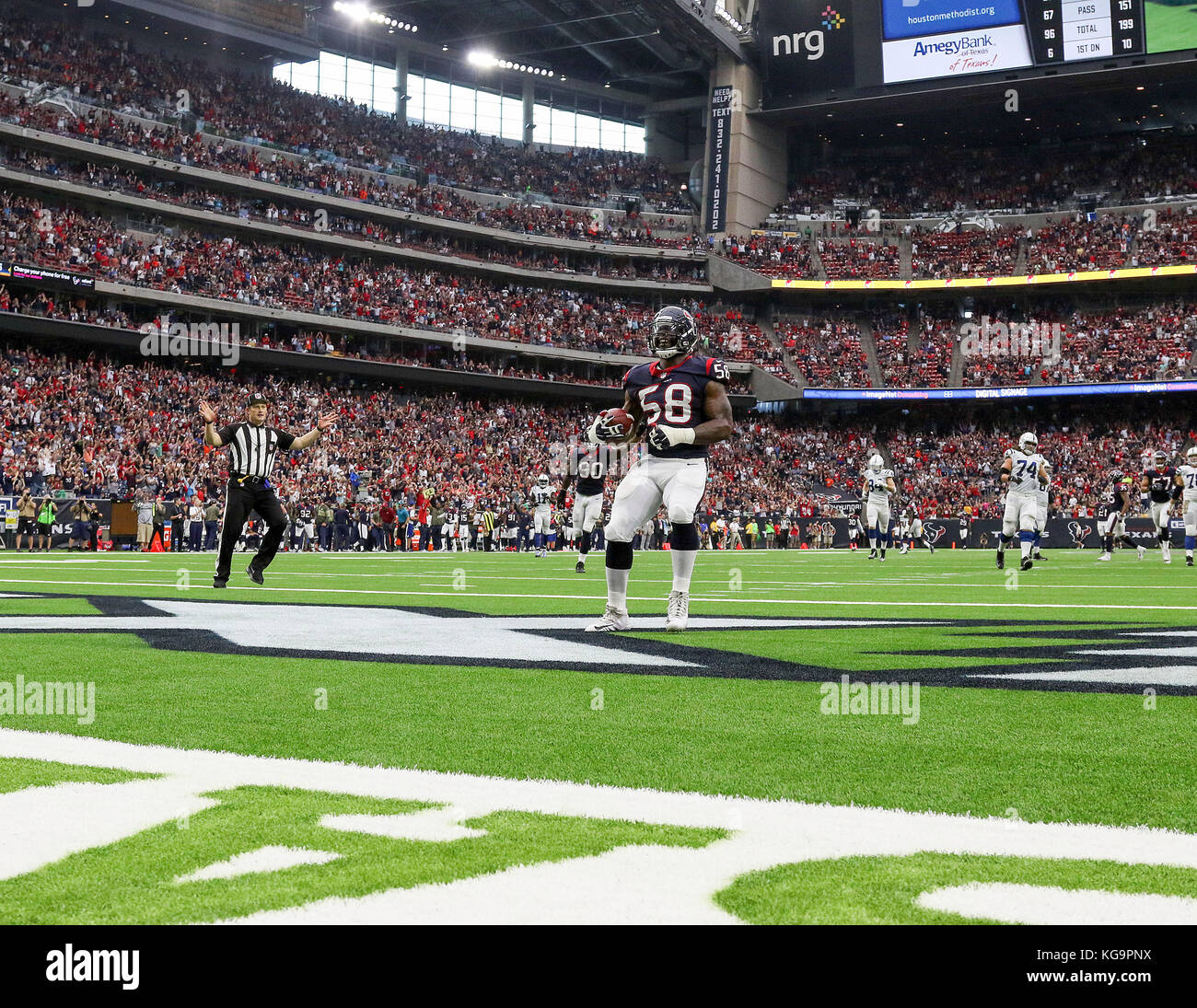 Houston, TX, USA. 5th Nov, 2017. Houston Texans linebacker Lamarr ...