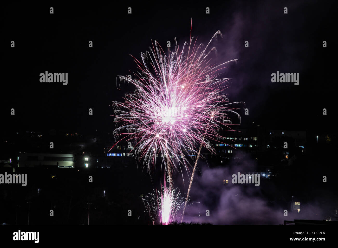 Aberystwyth, UK. 5th Nov, 2017. Aberystwyth's Round Table Fireworks ...