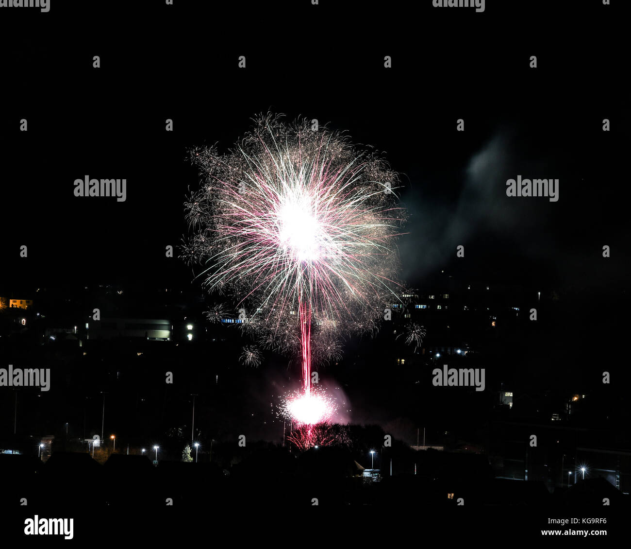 Aberystwyth, UK. 5th Nov, 2017. Aberystwyth's Round Table Fireworks ...