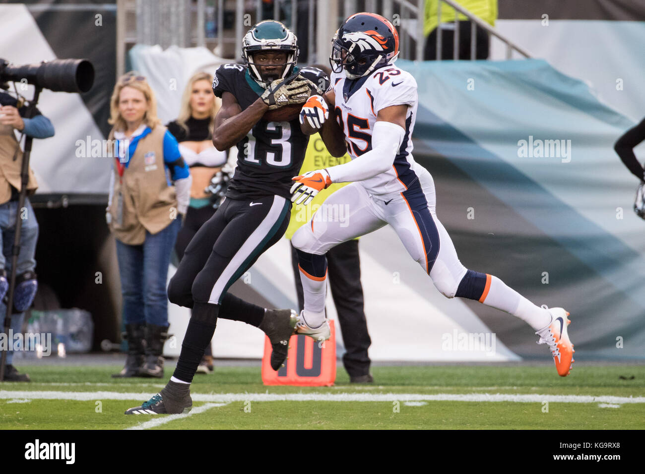 Denver broncos cornerback chris harris hi-res stock photography and ...
